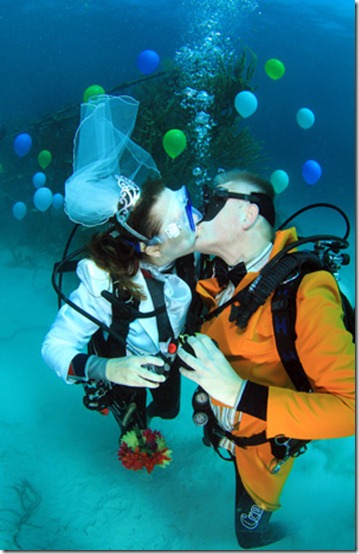 BareDiver Travel and Scuba Agency: Get Married Underwater!